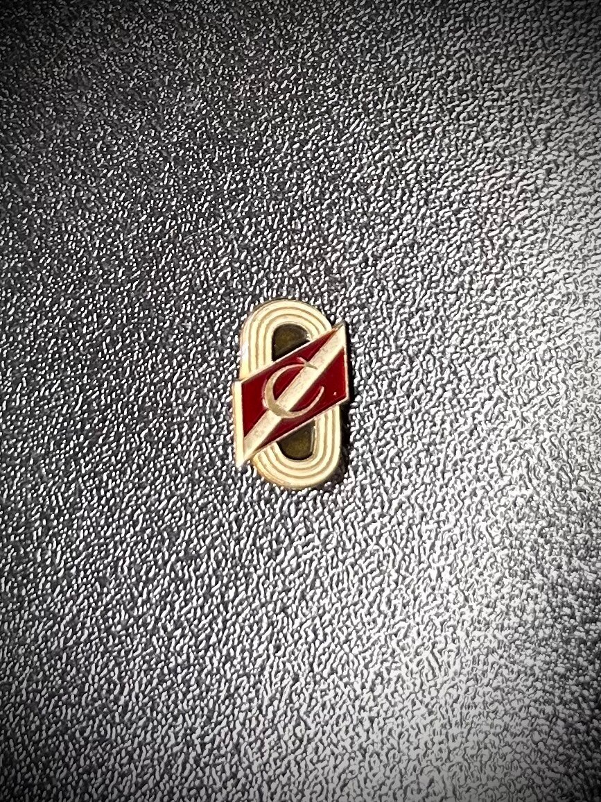 Значок футбольного клуба "Спартак" винтажный, СССР. В отличном состоянии.