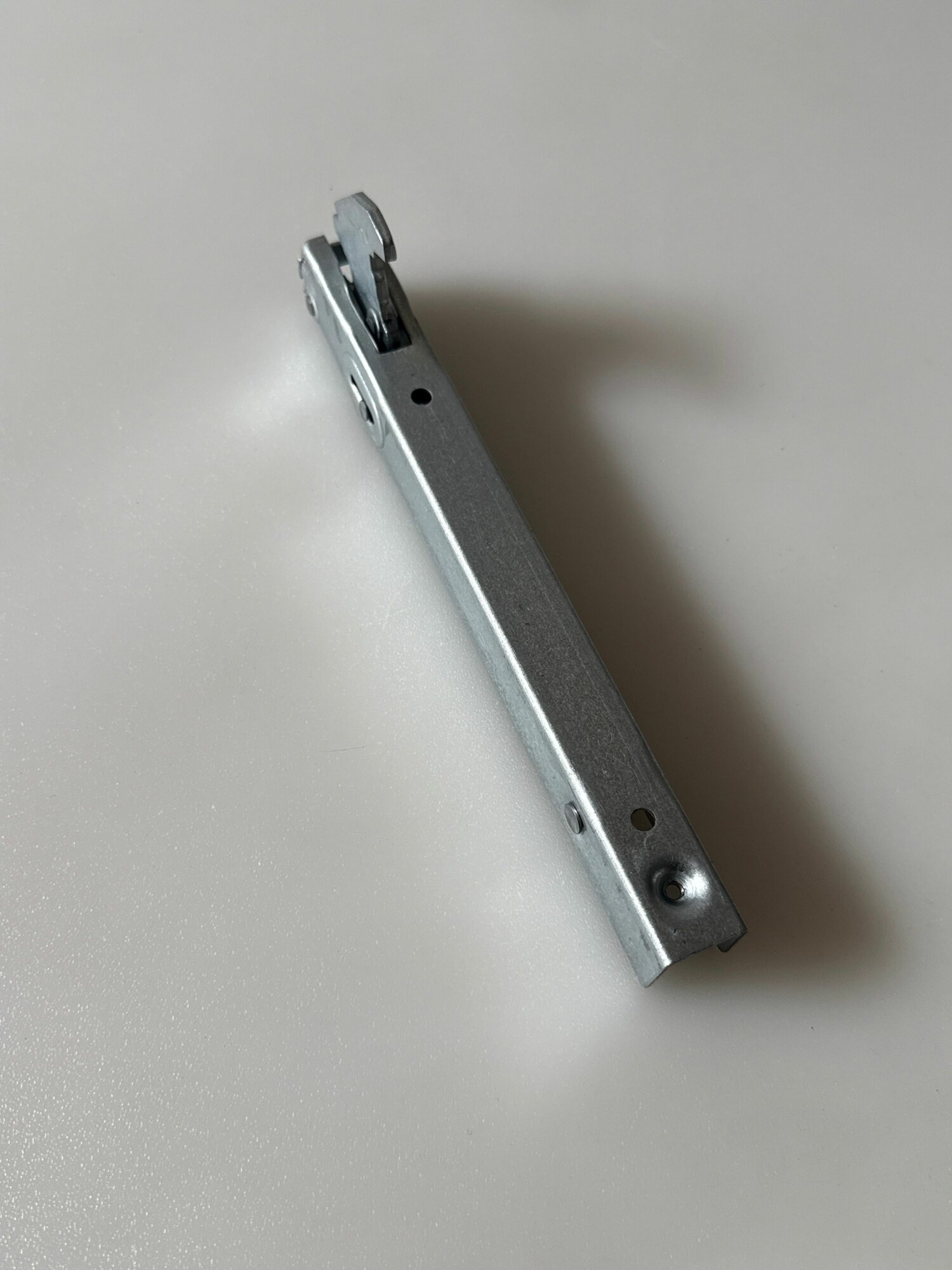 Петля , для газовой плиты Flama LFK1427W