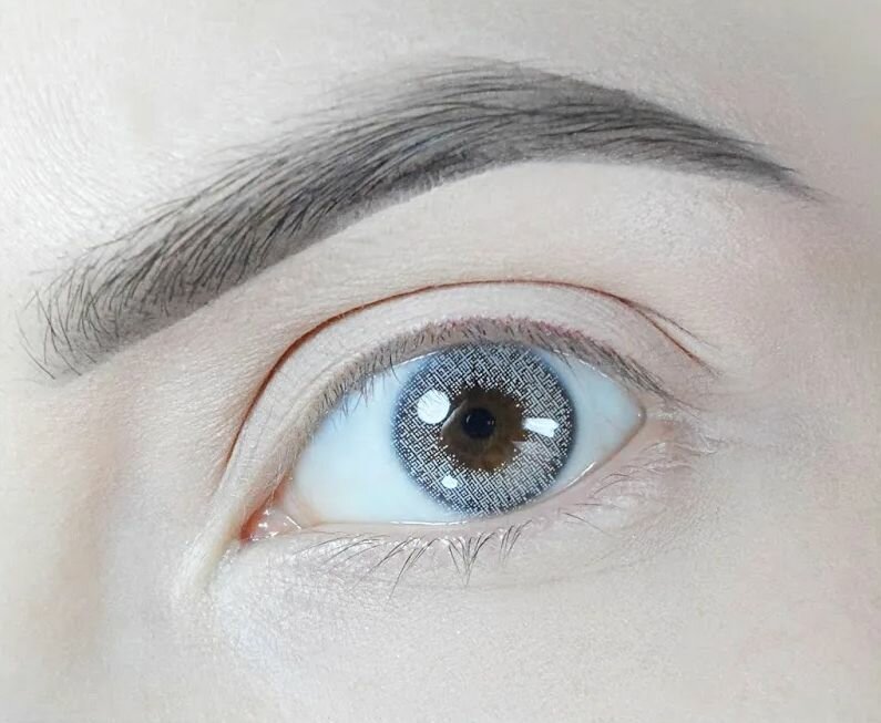 Цветные контактные линзы Алекс Линза Кристальный B Белый