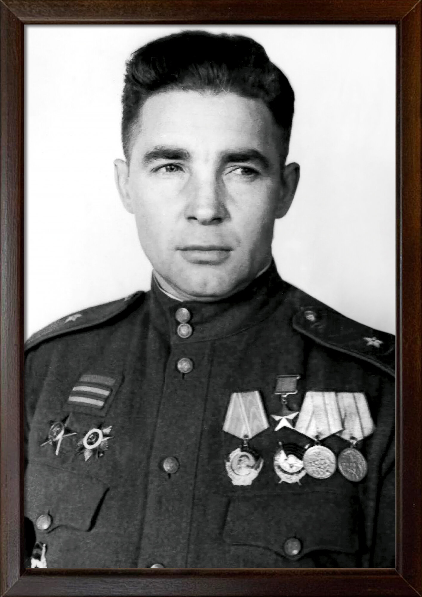 Портрет Маргелова В. Ф, формат А-4 (21x30 см.), деревянная рамка