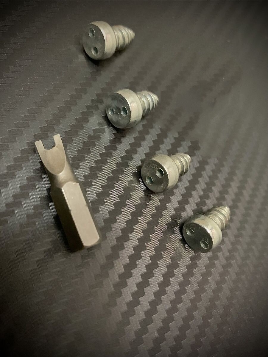 Элемент крепления номерного знака антивандальный, саморез, с секреткой