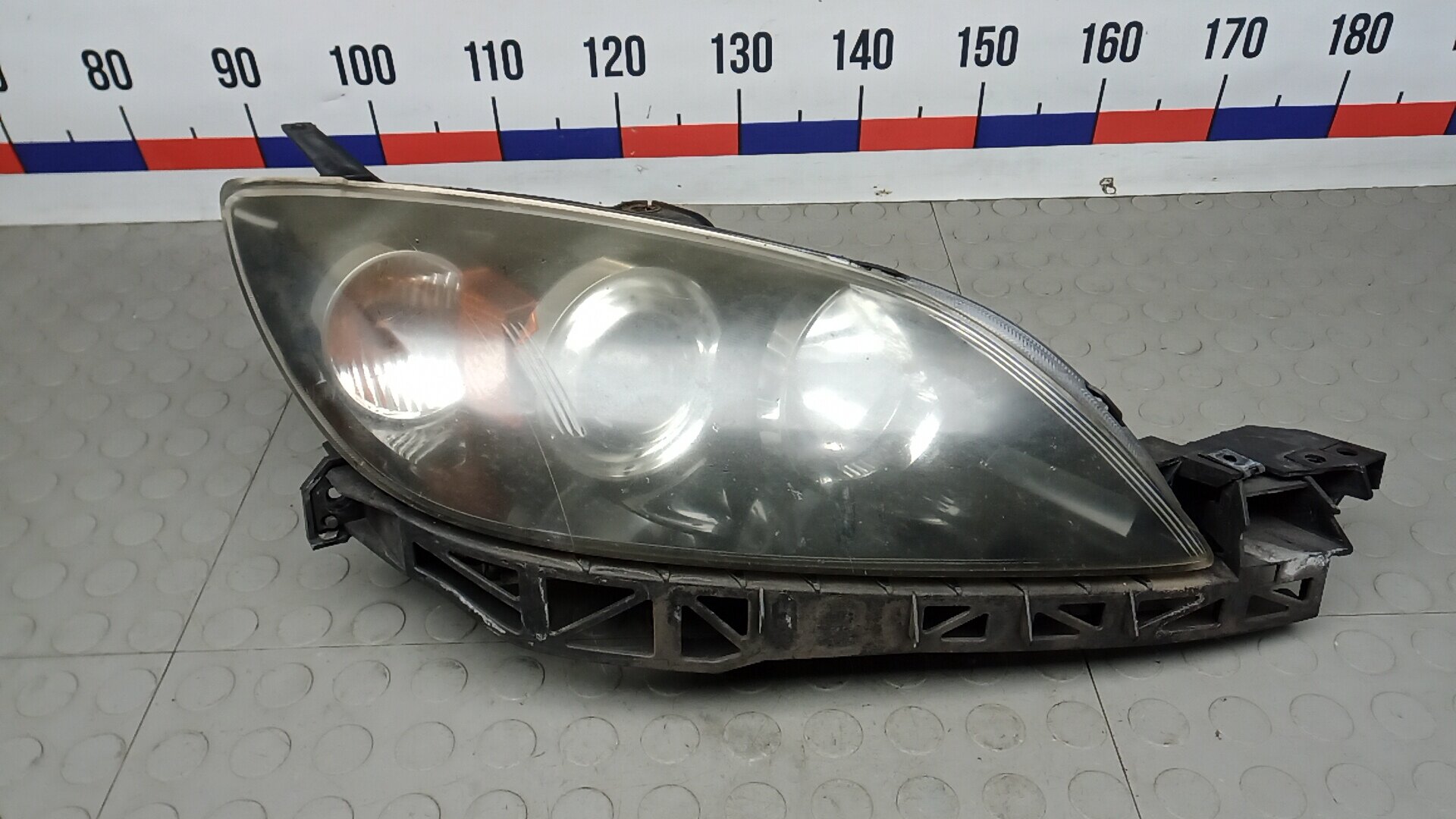 Фара правая MAZDA 3 1