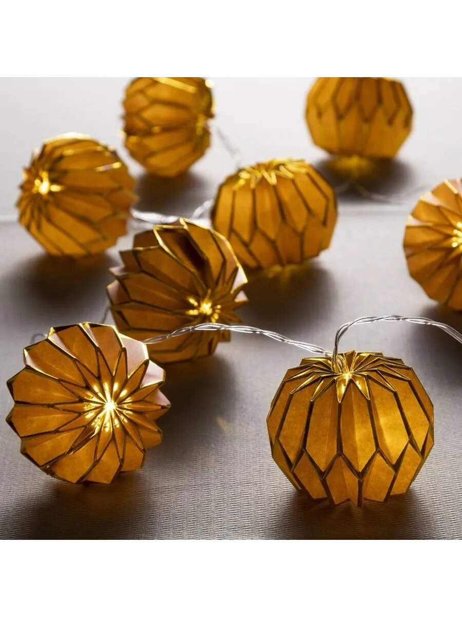 Уютная светящаяся гирлянда с синими фонариками