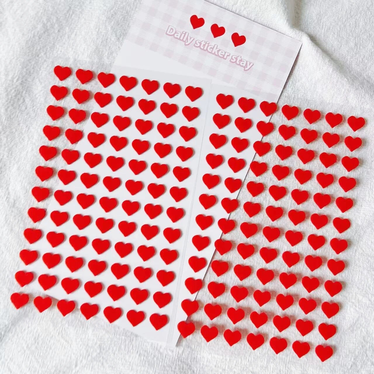 Набор наклеек из фетра красных сердечек red