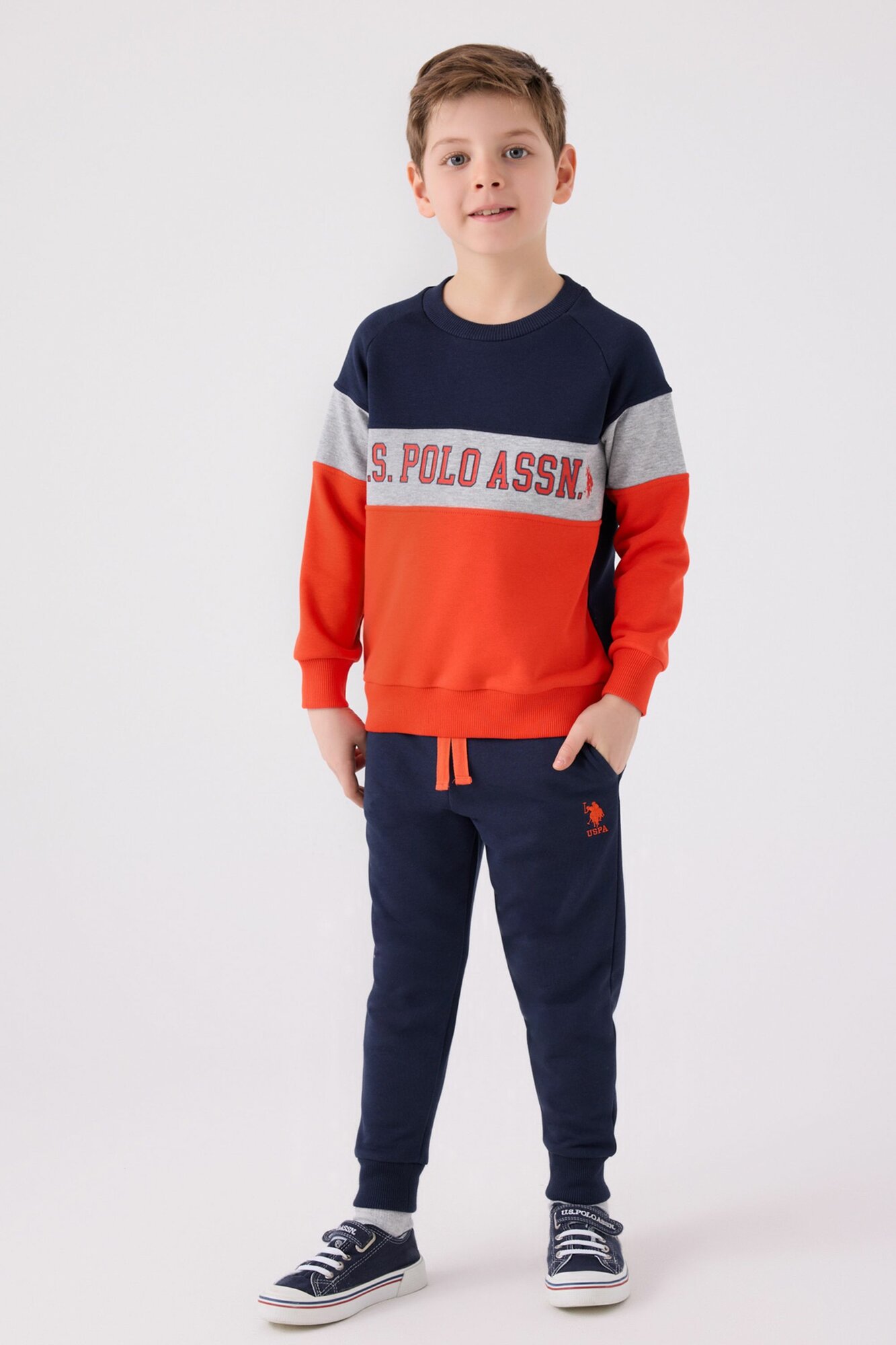 Костюм спортивный