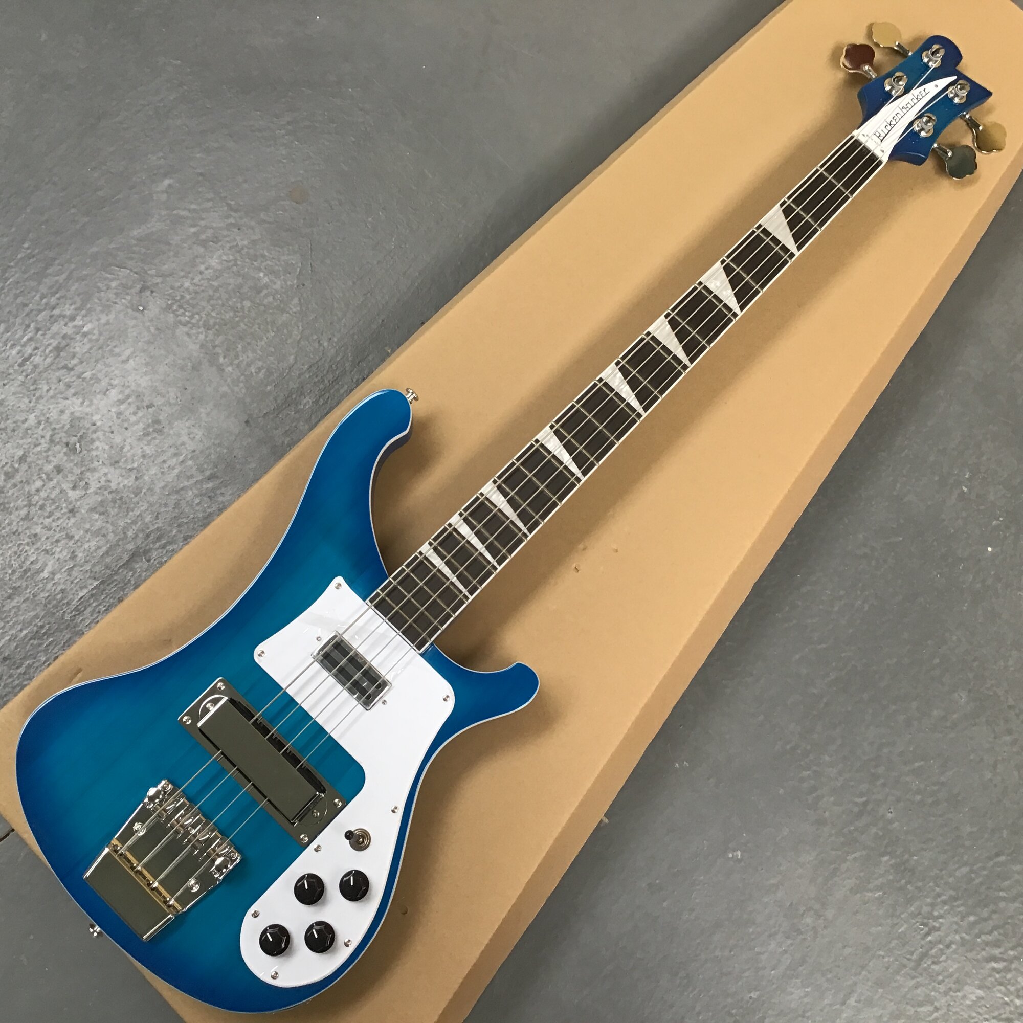 Электрогитара Rickenbacker 4003, стиль бас, синий градиент, тигровый клен, треугольники, подкова, 4 струны