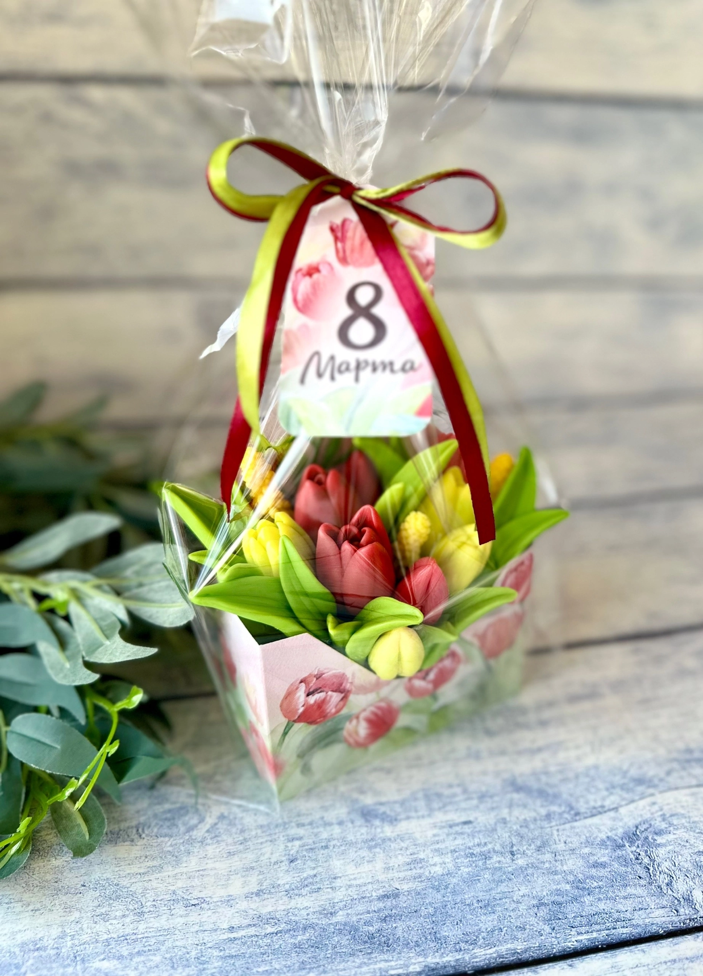 Букет тюльпанов в конверте (сувенирное мыло)