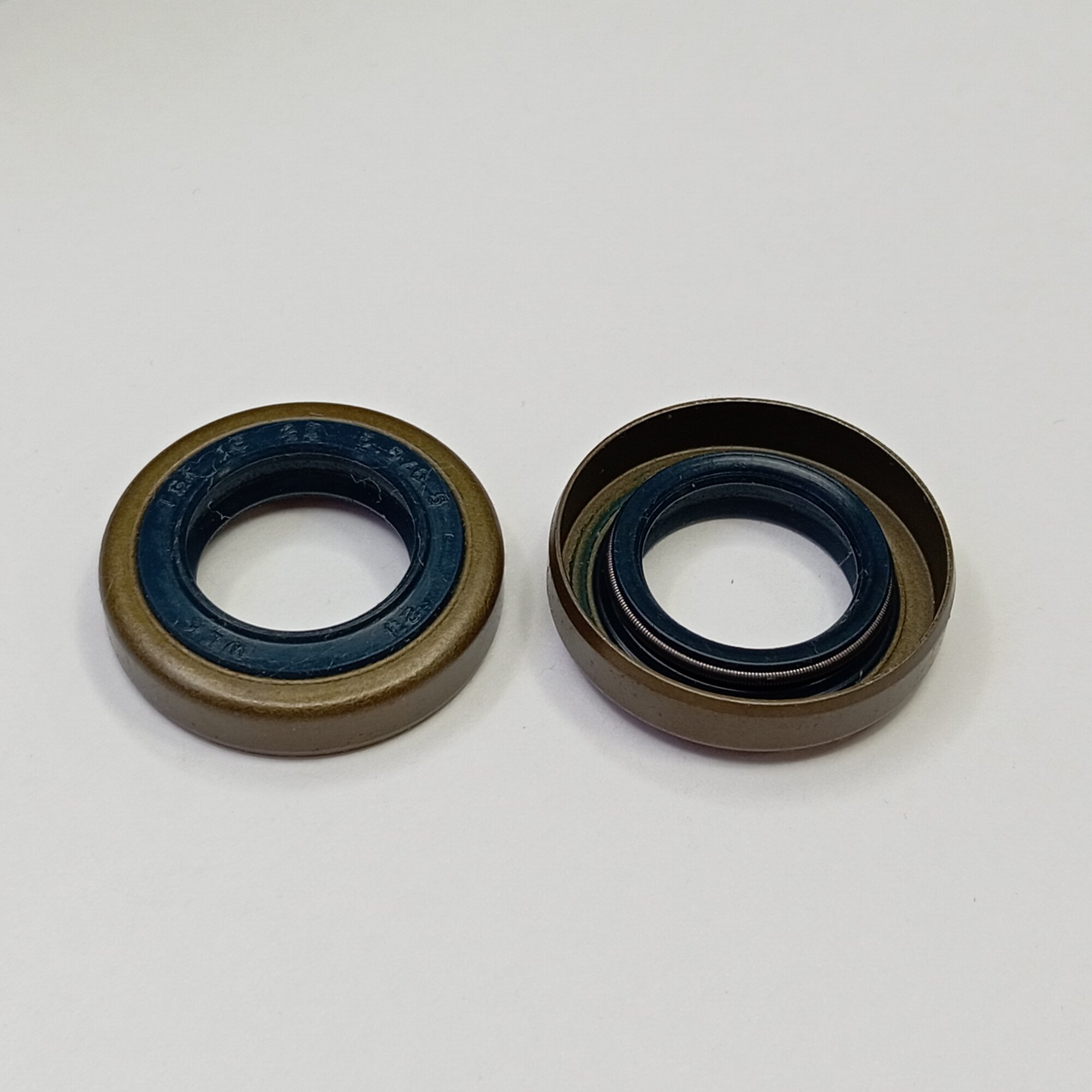 Сальник маслобензостойкий (манжета армированная) высокого давления 15x26x5.5/6.5 TBV NBR-70-K/C/C WLK