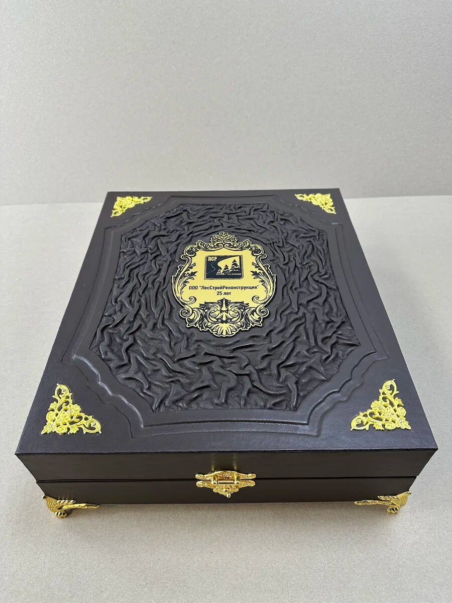 Дороги России (подарочная кожаная книга в ларце)