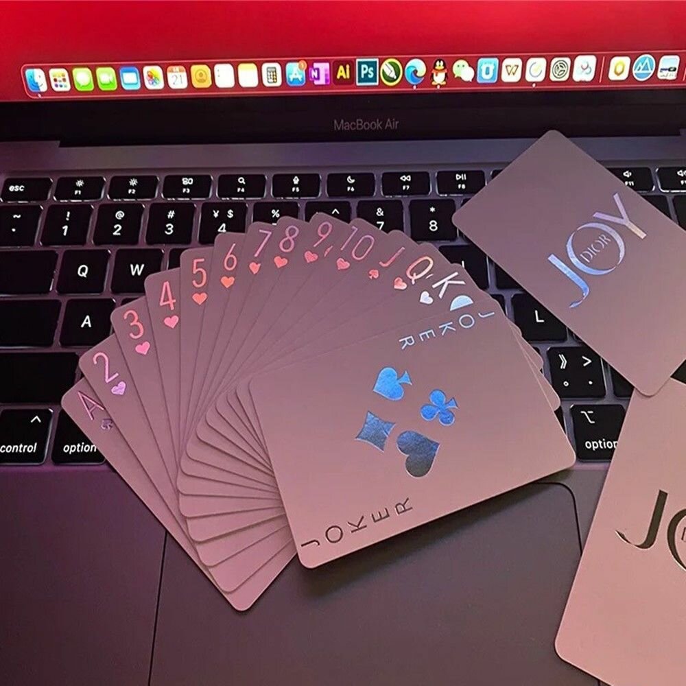 Доир Макрондиньо играет в карты