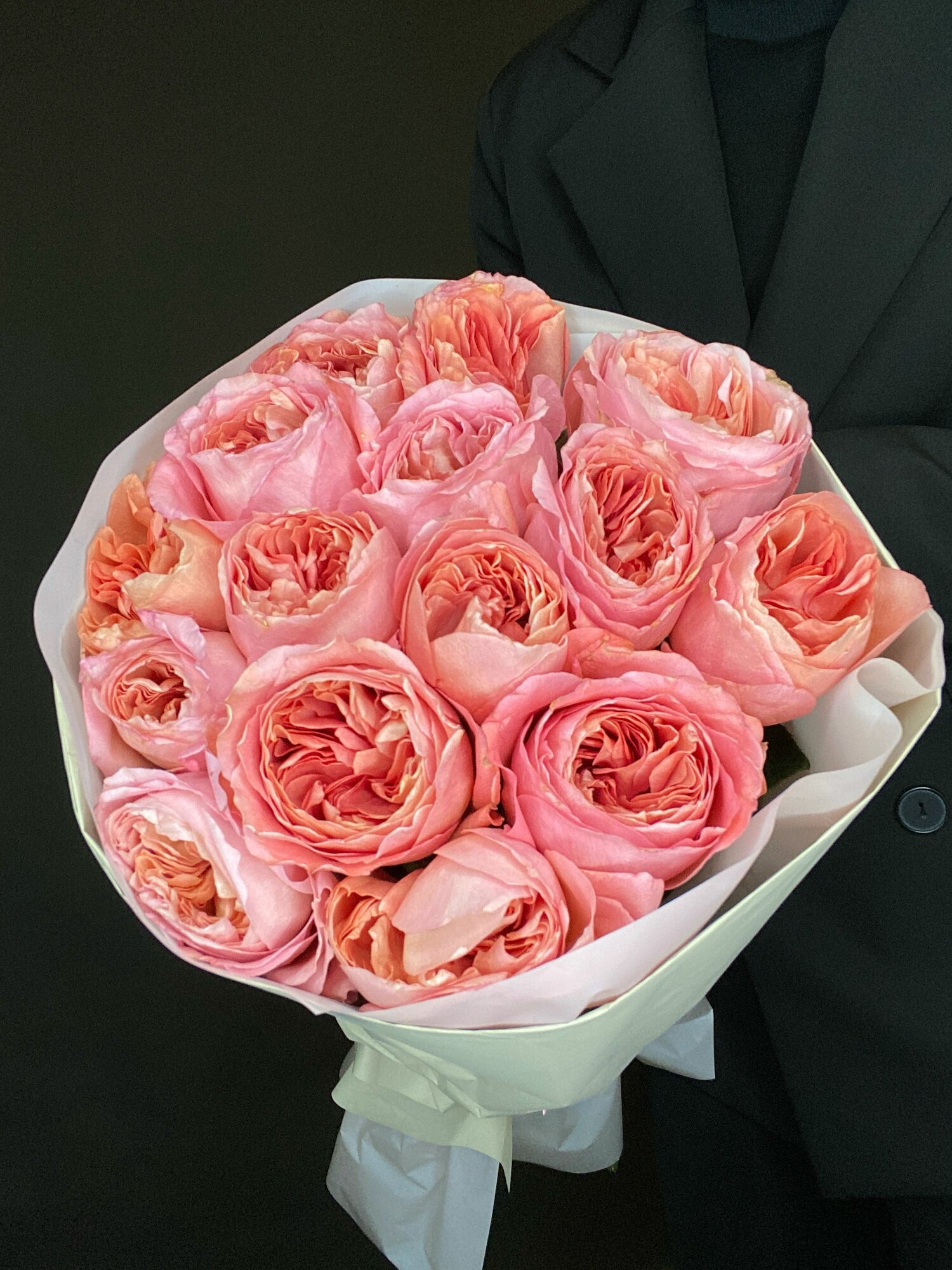 Розовые розы (15 роз), высота букета 50 см, ширина букета 20 см
