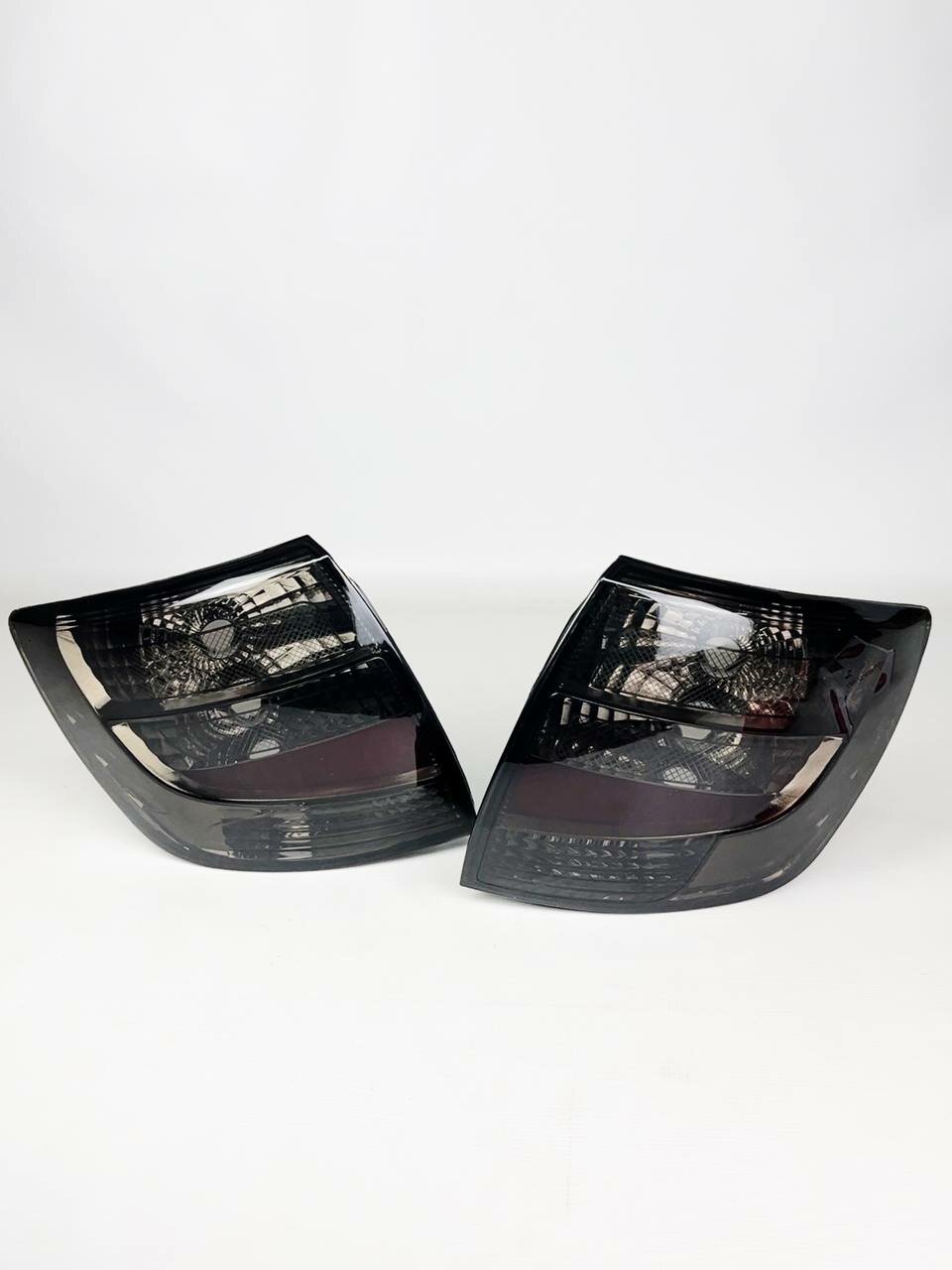 Корпуса задних фонарей для Granta седан тонированные комплект левый, правый, затемненные