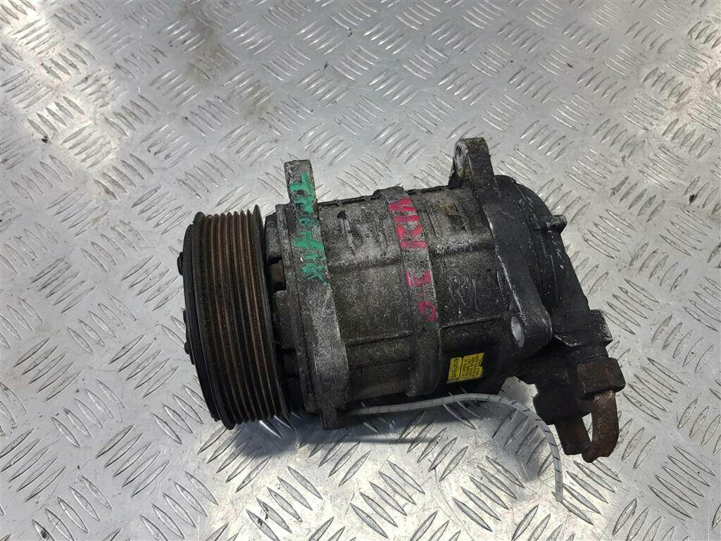 Компрессор кондиционера Б/У для Renault Trafic II рестайлинг (2006—2014) 8200454172