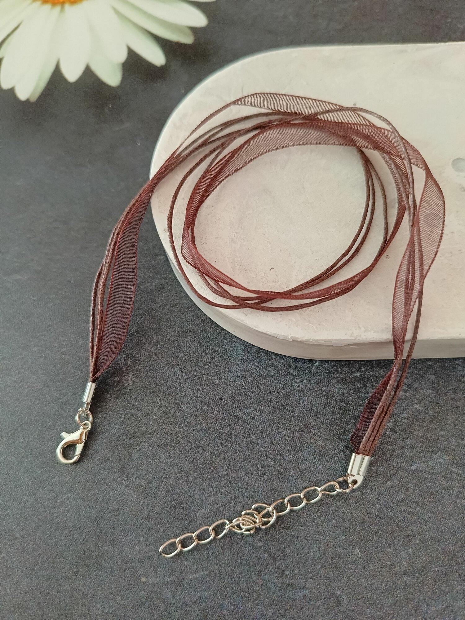 Шнурок для бижутерии подвески кулона крестика вощеный с органзой 43см 1шт коричневый