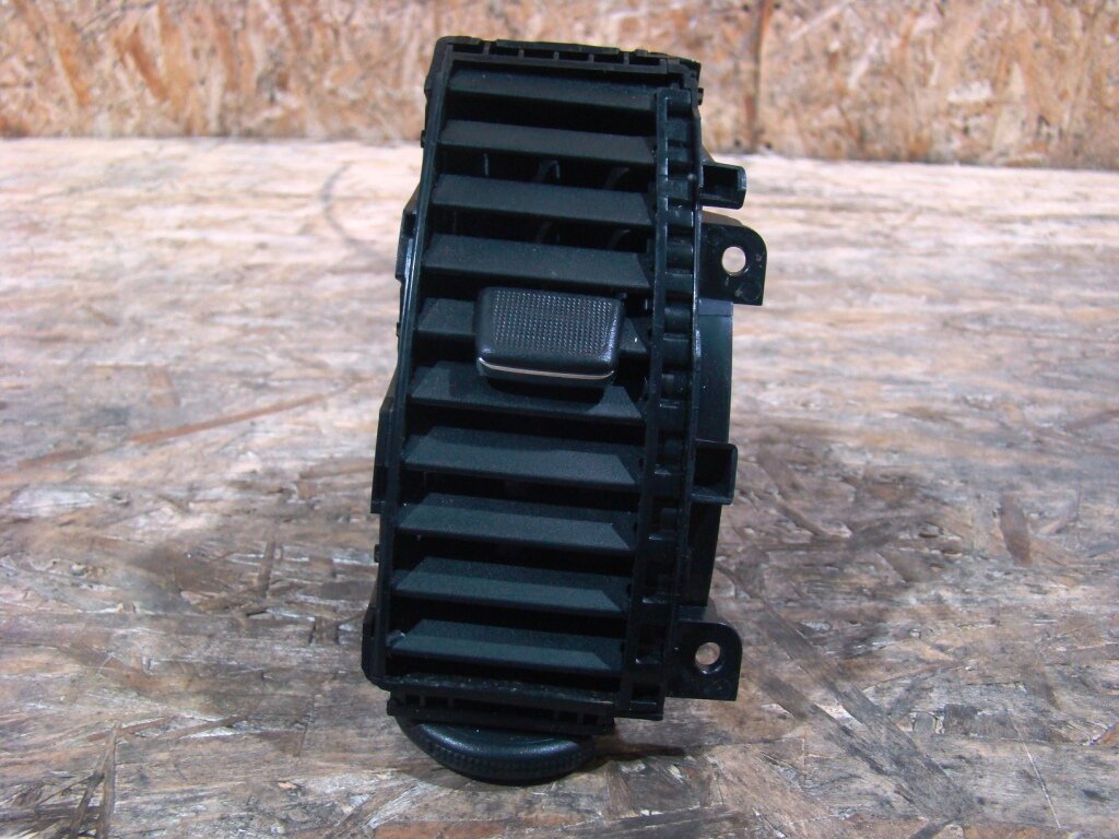 Note E11 Дефлектор воздушный центральный левый 687519U00B