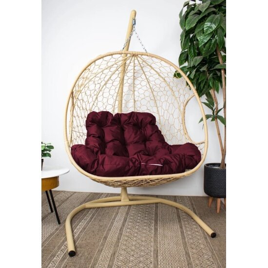 Подвесное кресло M-group для двоих с ротангом бежевое, бордовая подушка