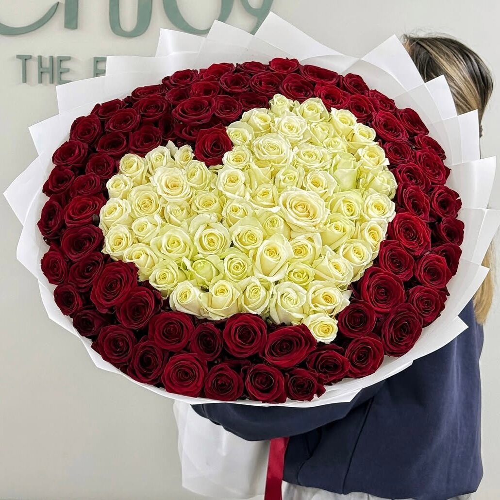 Букет из красных и белых роз 101 шт сердце, красивый букет цветов, шикарный, премиум цветы, премиум букет