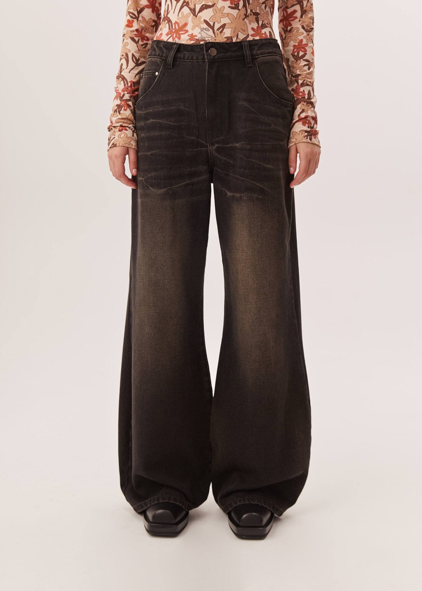 Джинсы широкие 