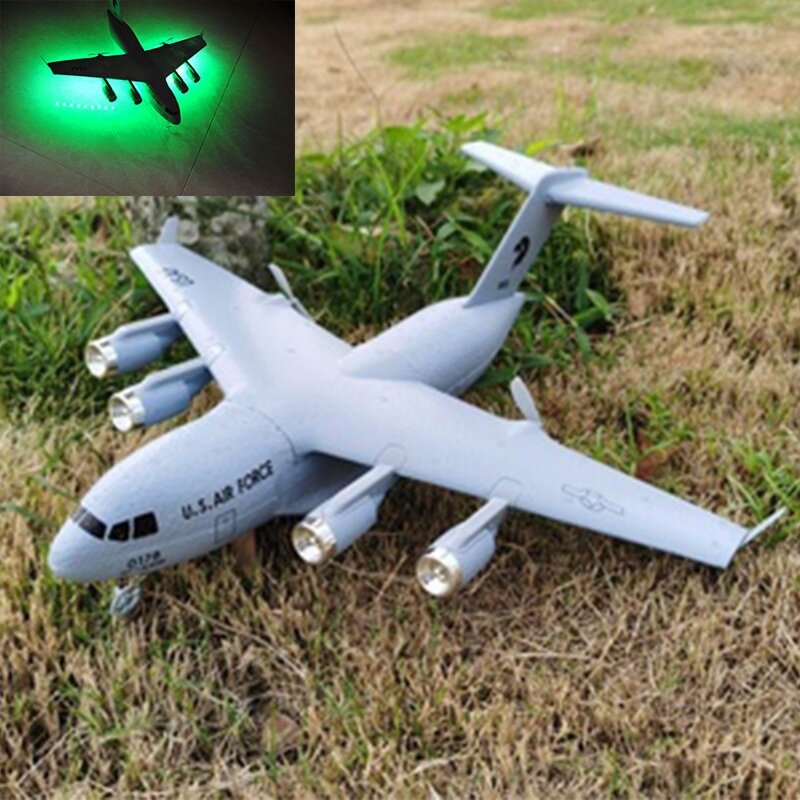Авиационная модель планера C-17, бросаемая вручную, входит в стандартную комплектацию.