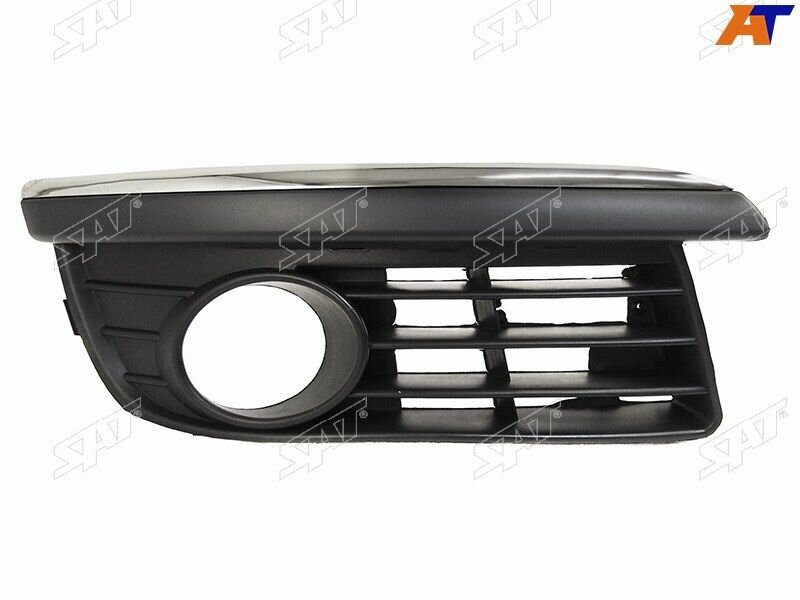 . SAT Оправа ПТФ для VW JETTA 05-10 правая с молдингами в сборе