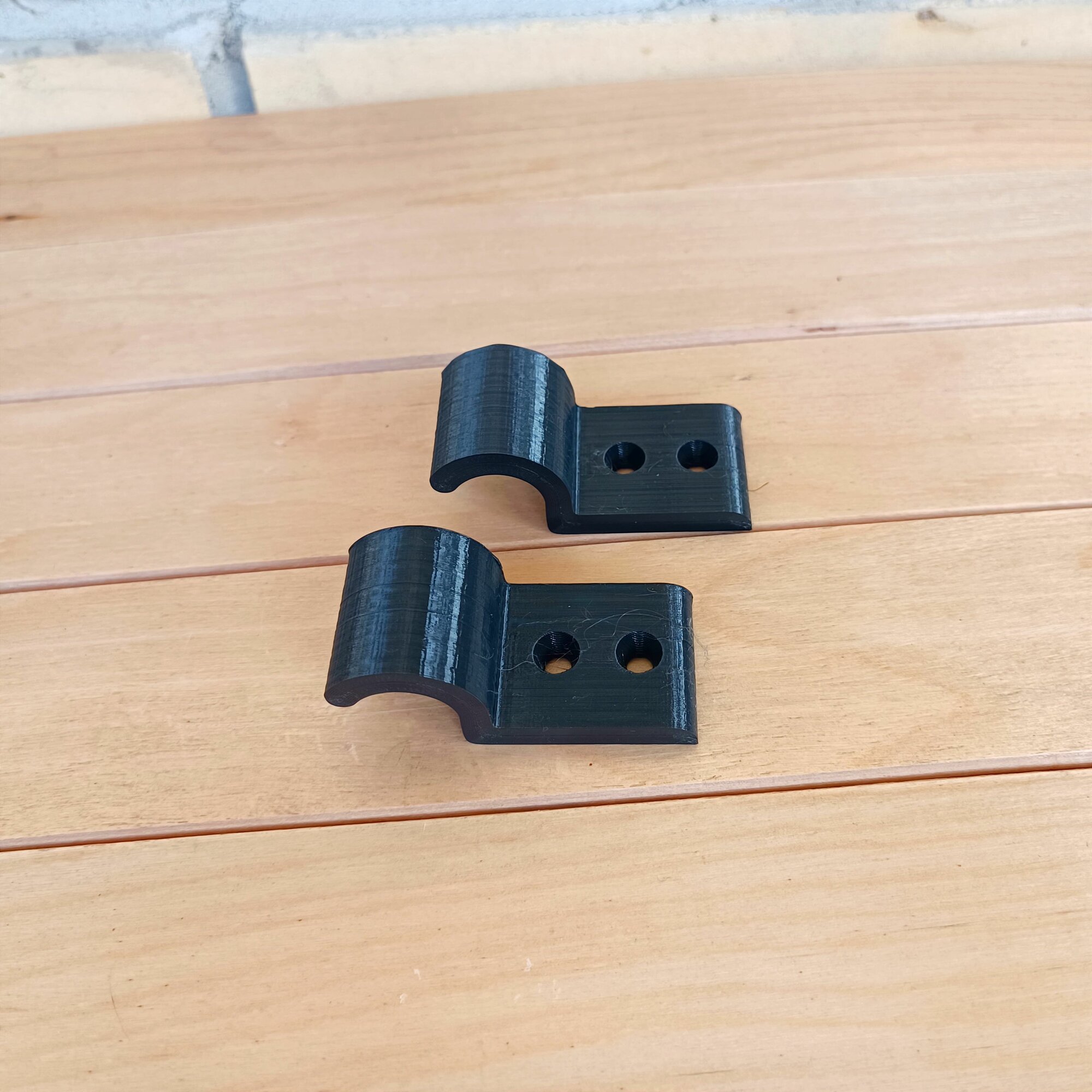 Фиксатор, крепление, скоба для детского стула и стола Nika темно-серый (2 штуки)