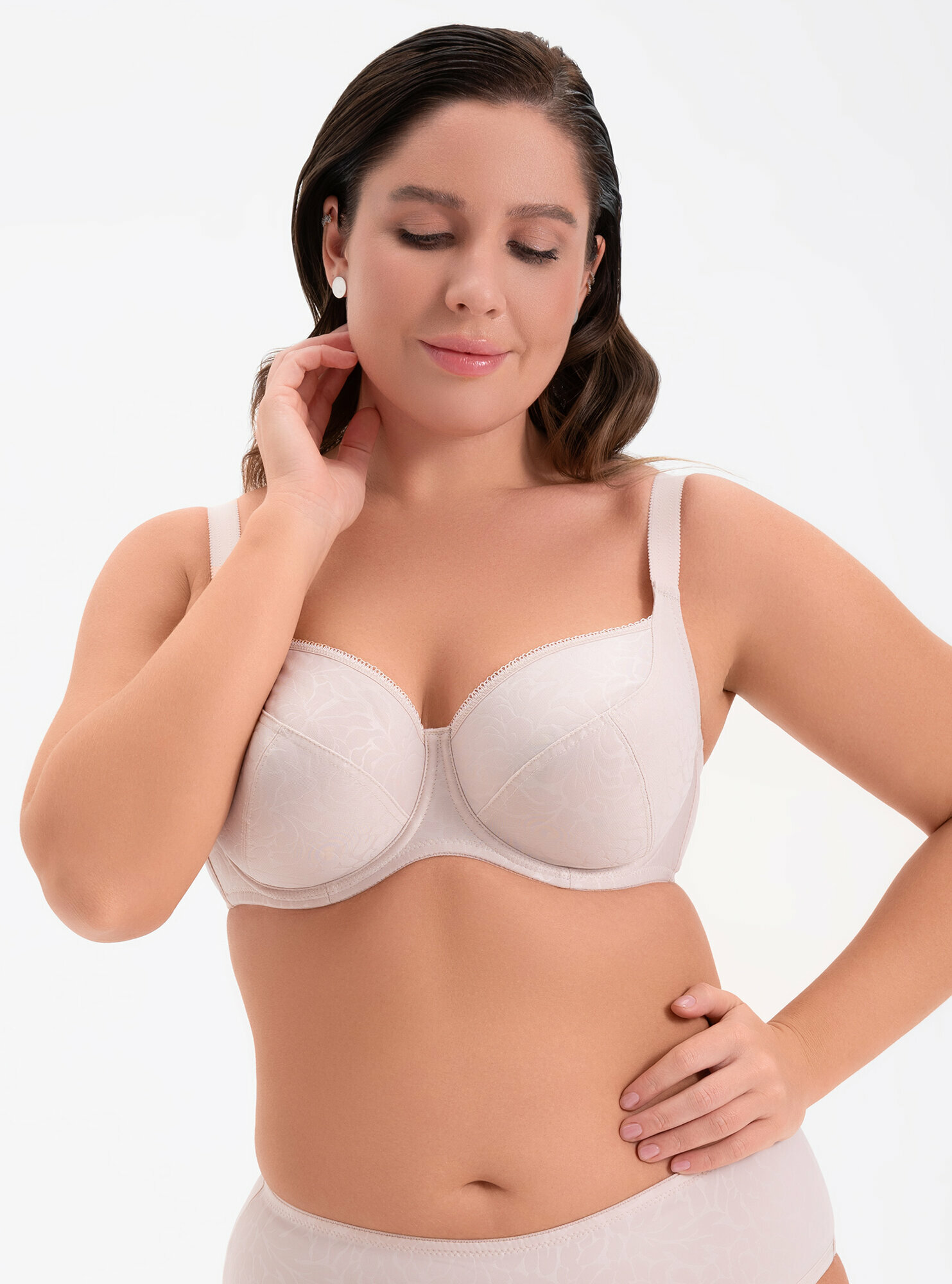 Бюстгальтер мягкая чашка на косточках с тиснением