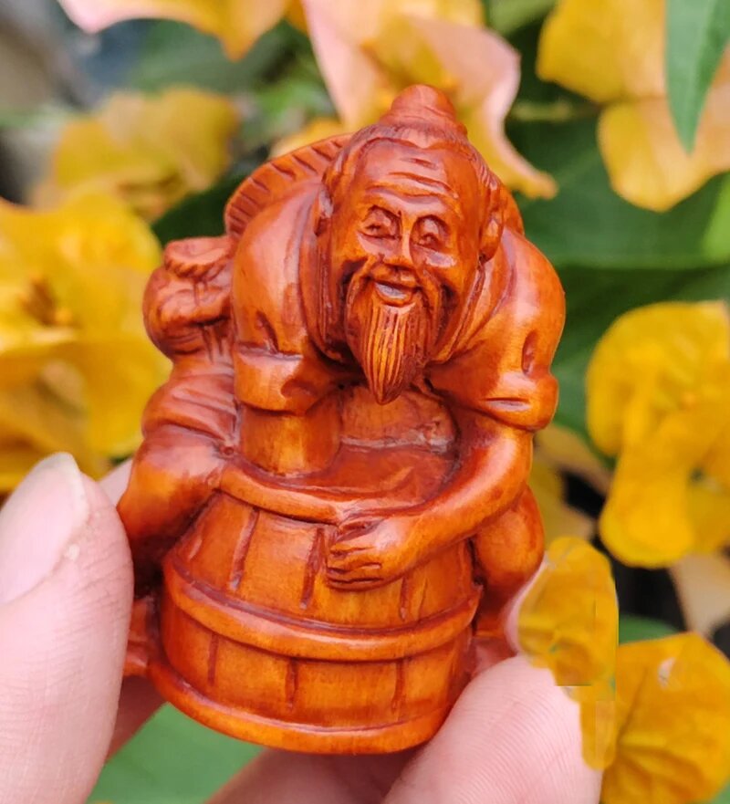 Резная фигурка из самшита "Рыбак"