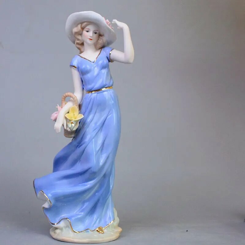 Статуэтка " Девушка в шляпке с цветами и корзиной цветов" 30 см фарфор YZ