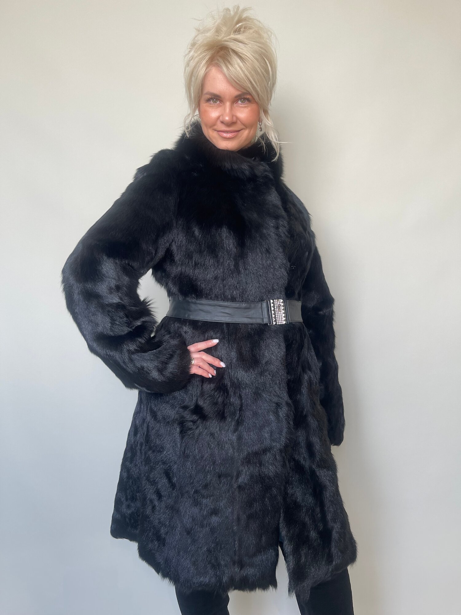 Шуба козлик цв.черный дл.95 см р.44-46 /12301/