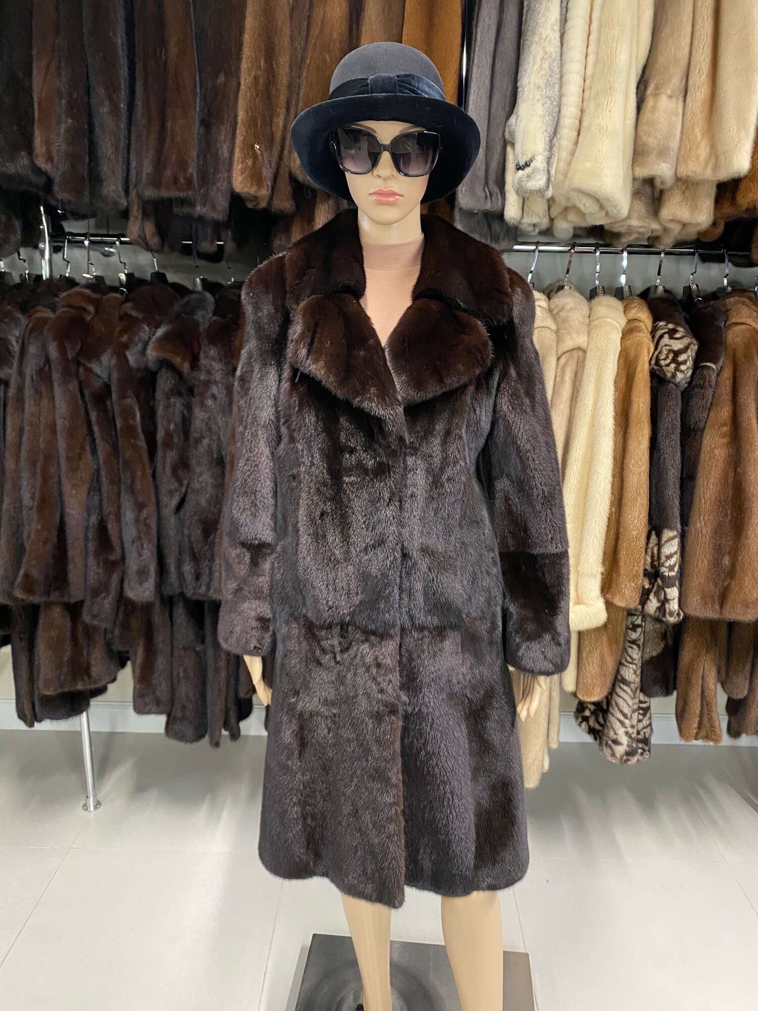 Шуба. Стильная. Норка. С воротником 42-44 р.