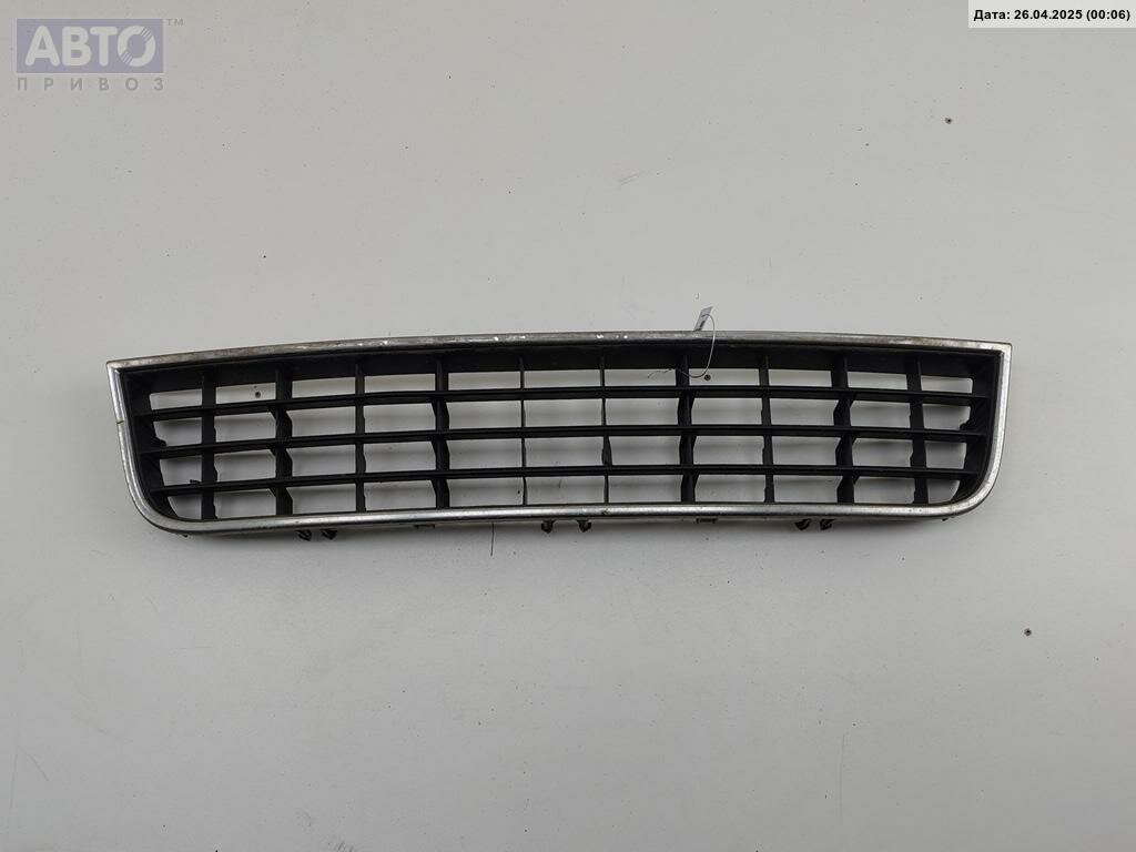 Решетка (заглушка) в бампер Audi A6 C5 (1997-2005)