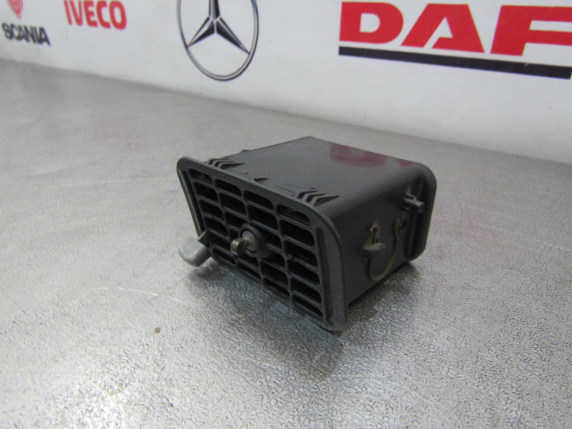 Дефлектор воздушный панели приборов Scania P, G, R