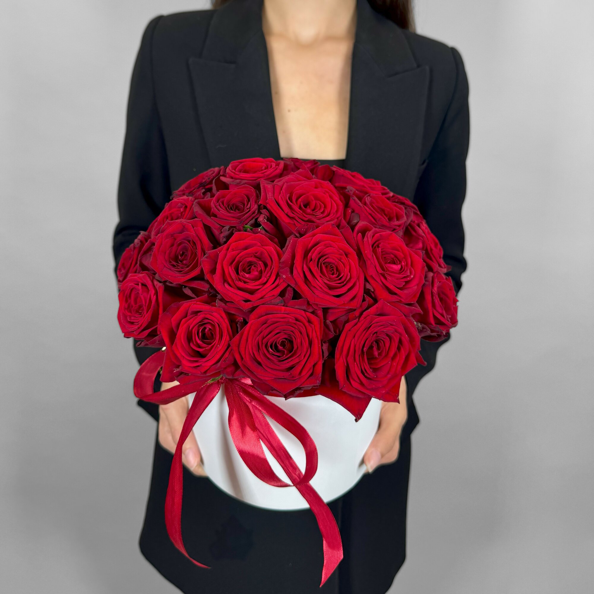 Композиция из живых цветов, цилиндр с красной розой 25 шт. "Ред наоми", ФЛАУ СТОР