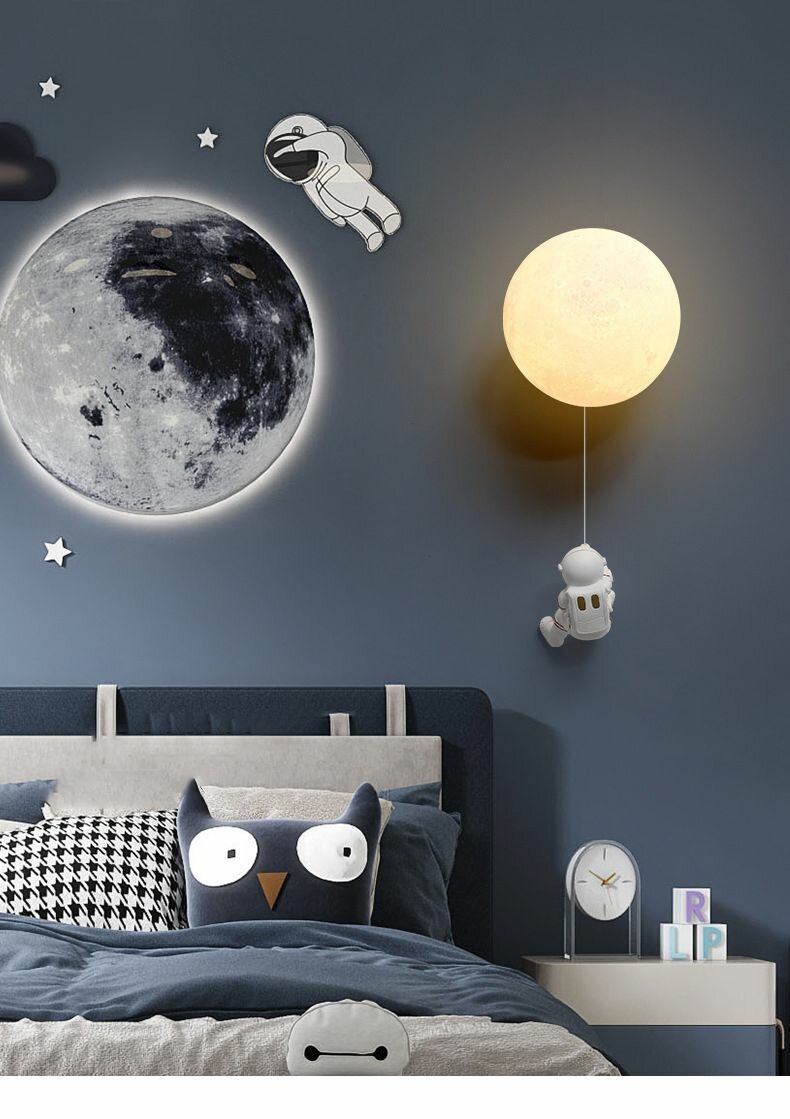 Настенный светильник Astronaut Moon для спальни