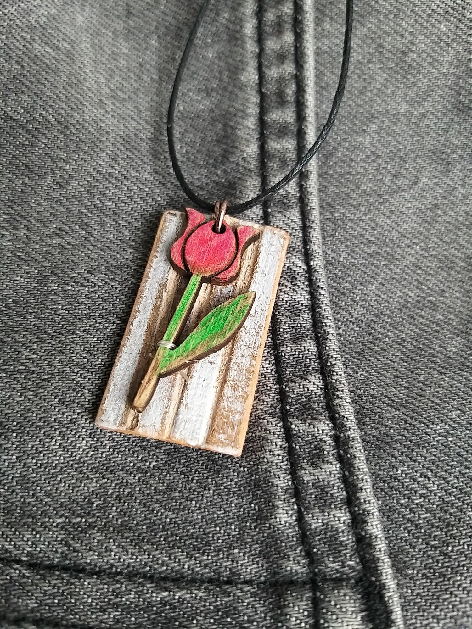 Колье, дерево