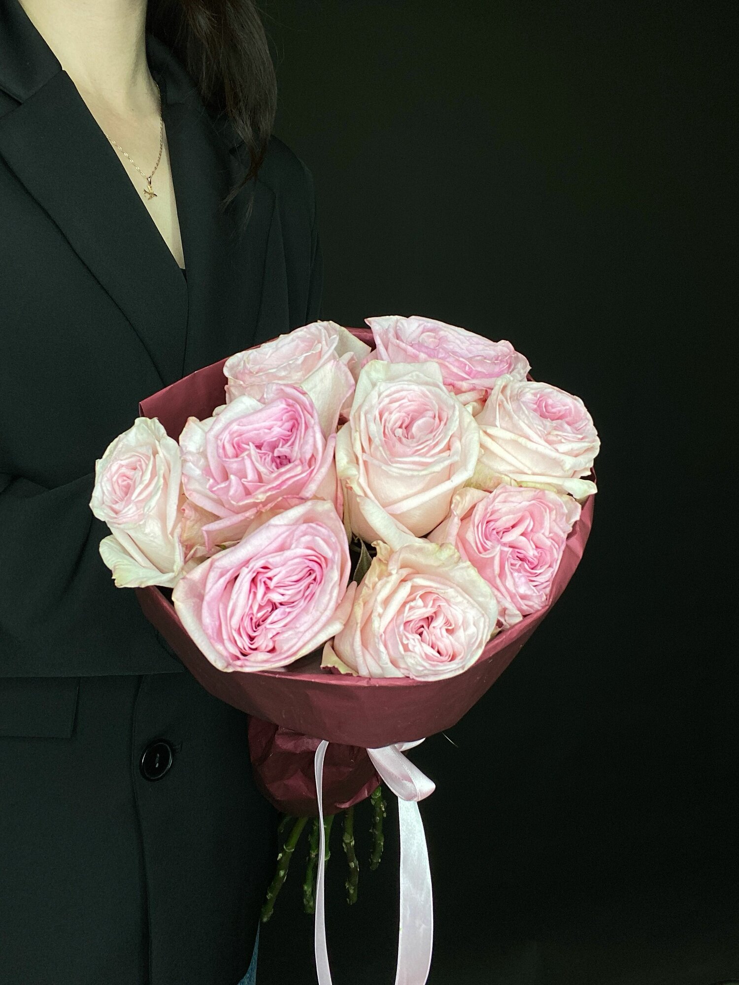Пионовидные розы (9 роз), высота букета 50 см, ширина букета 20 см