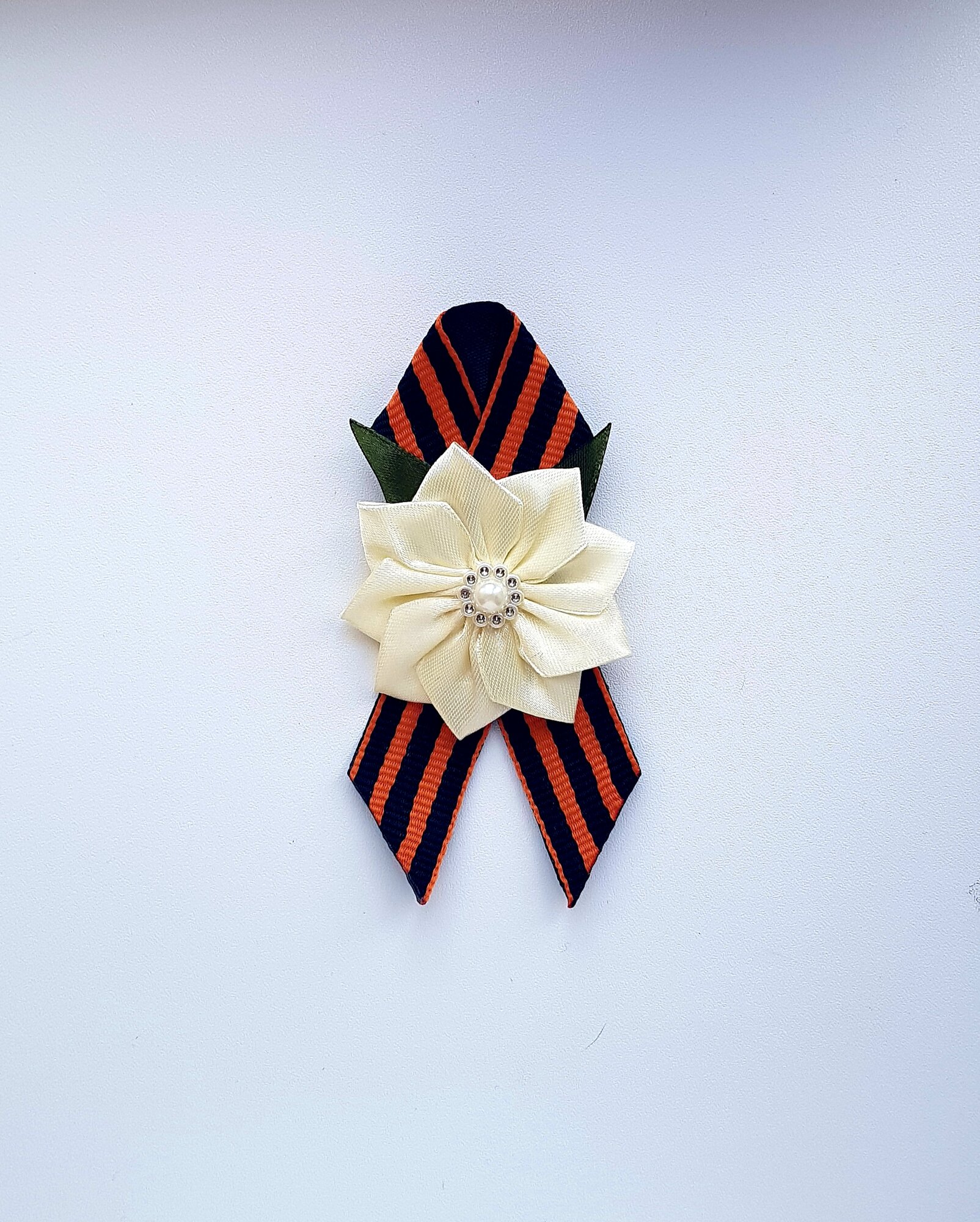 Брошь, стразы, металл, жемчуг имитация