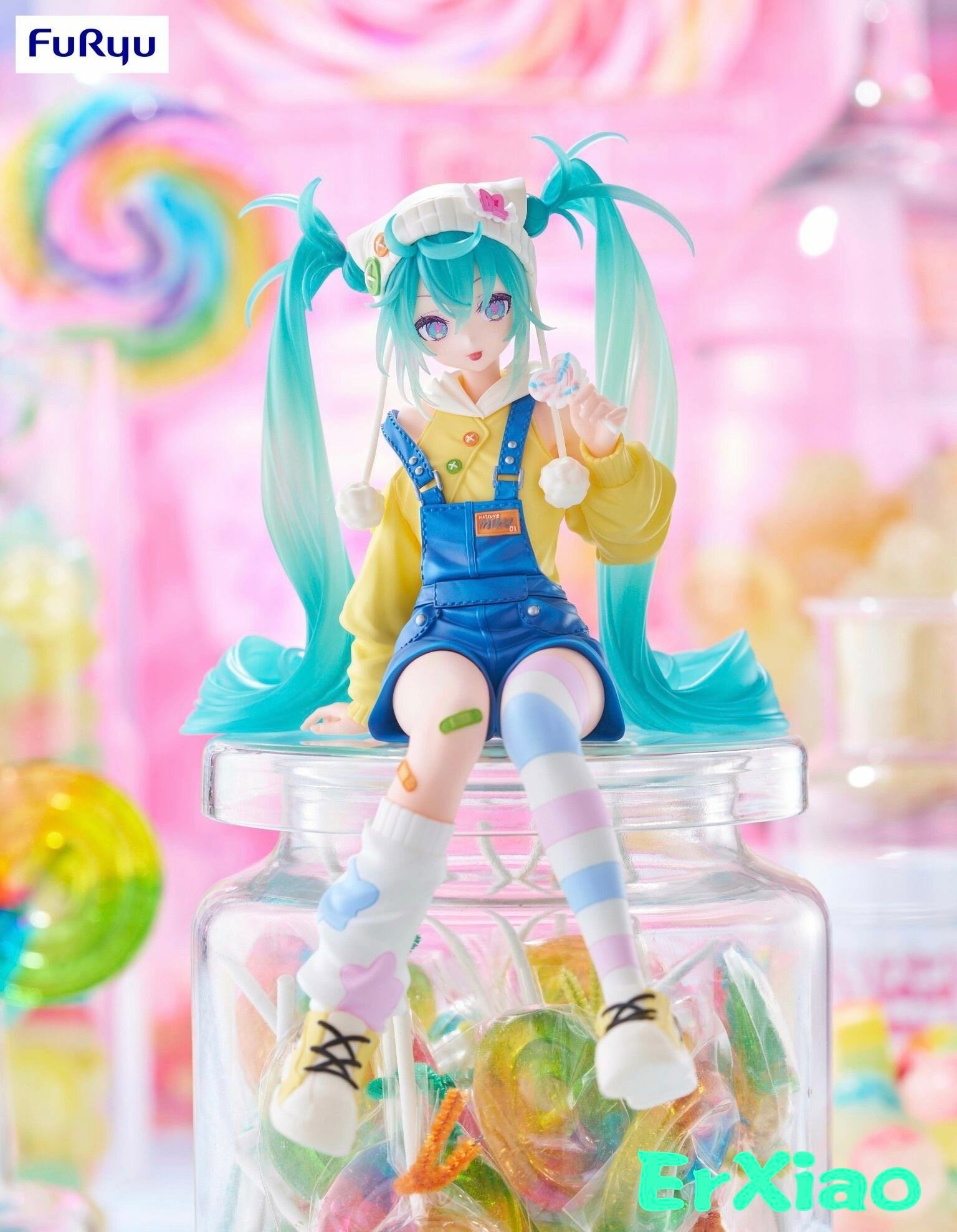 Фигурка FuRyu , Хацунэ Мику Фигурка-держатель для лапши / Hatsune Miku Noodle Stopper Figure Lollipop Ver. 15cm