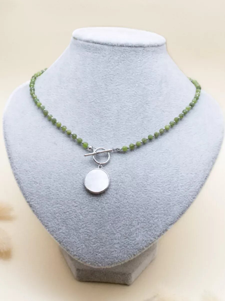 Колье, перламутр, нефрит