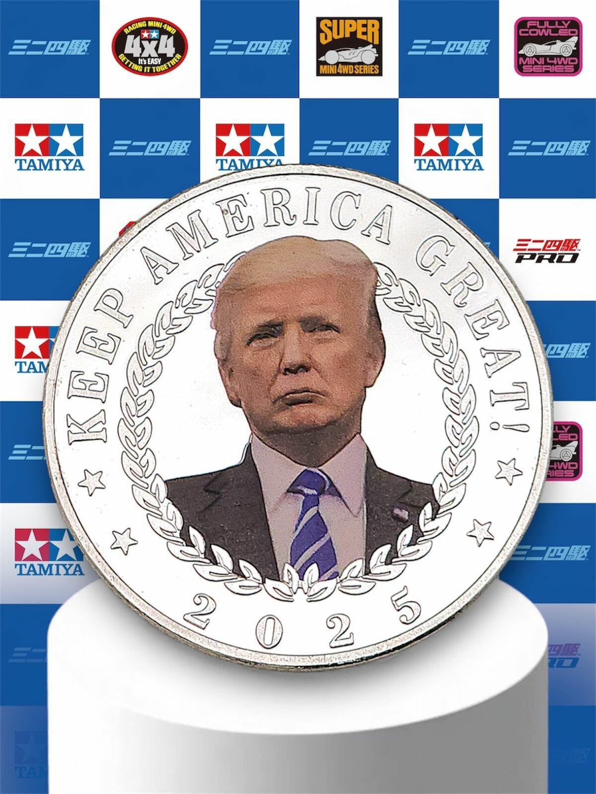 Сувенирная монета GiftPill "Дональд Трамп", серебристая, металл, 38 мм
