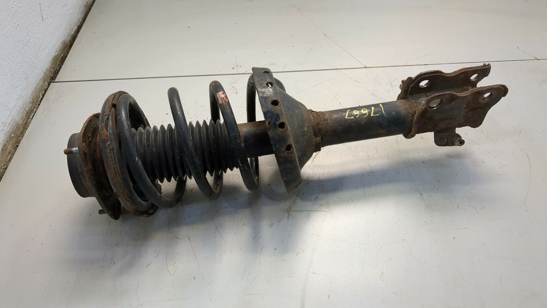 Амортизатор подвески правый передний Subaru Tribeca (B9) Б/У