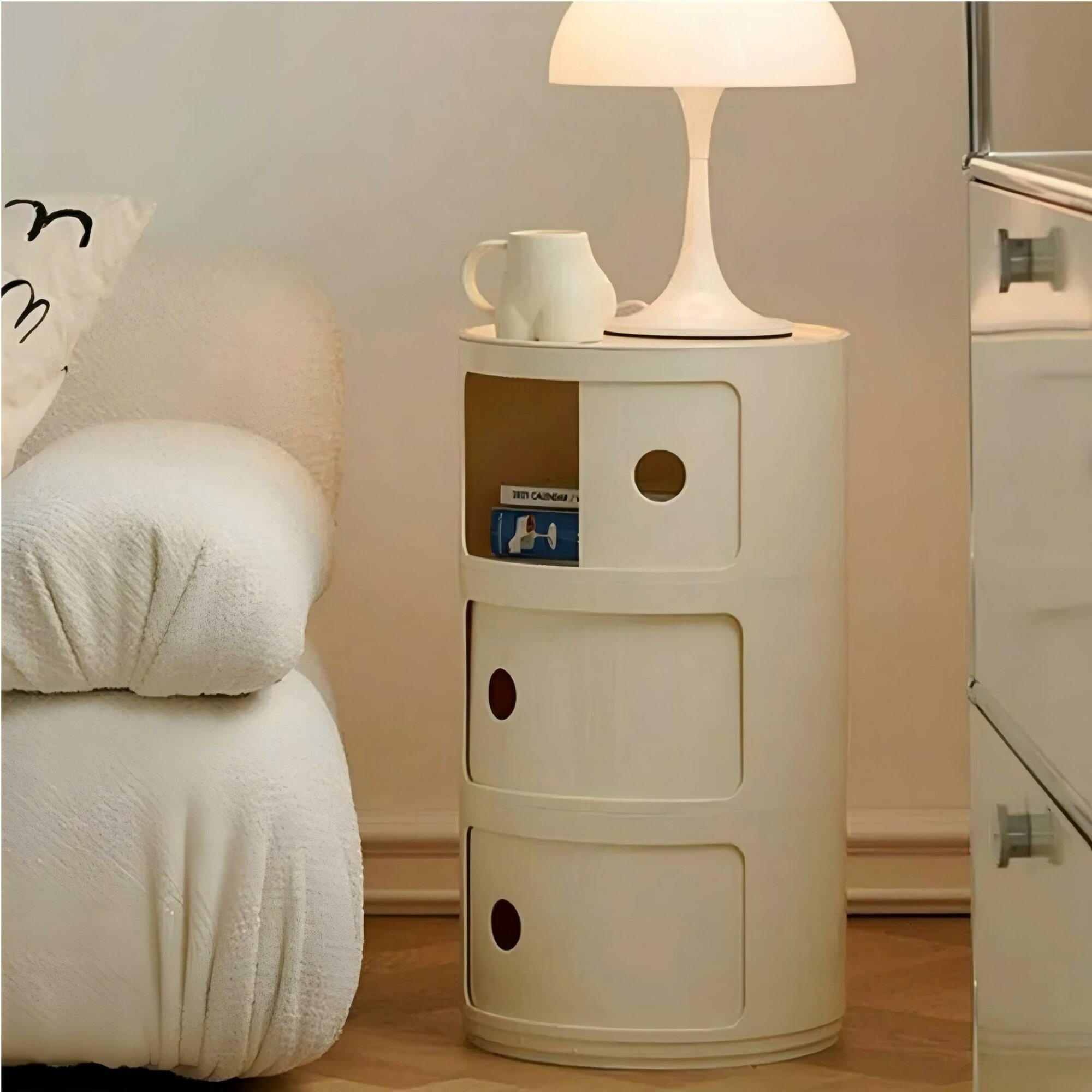 Прикроватная тумба, 3 ящика, белая, 32 см x 32 см x 58 см Хорошая долговечность.