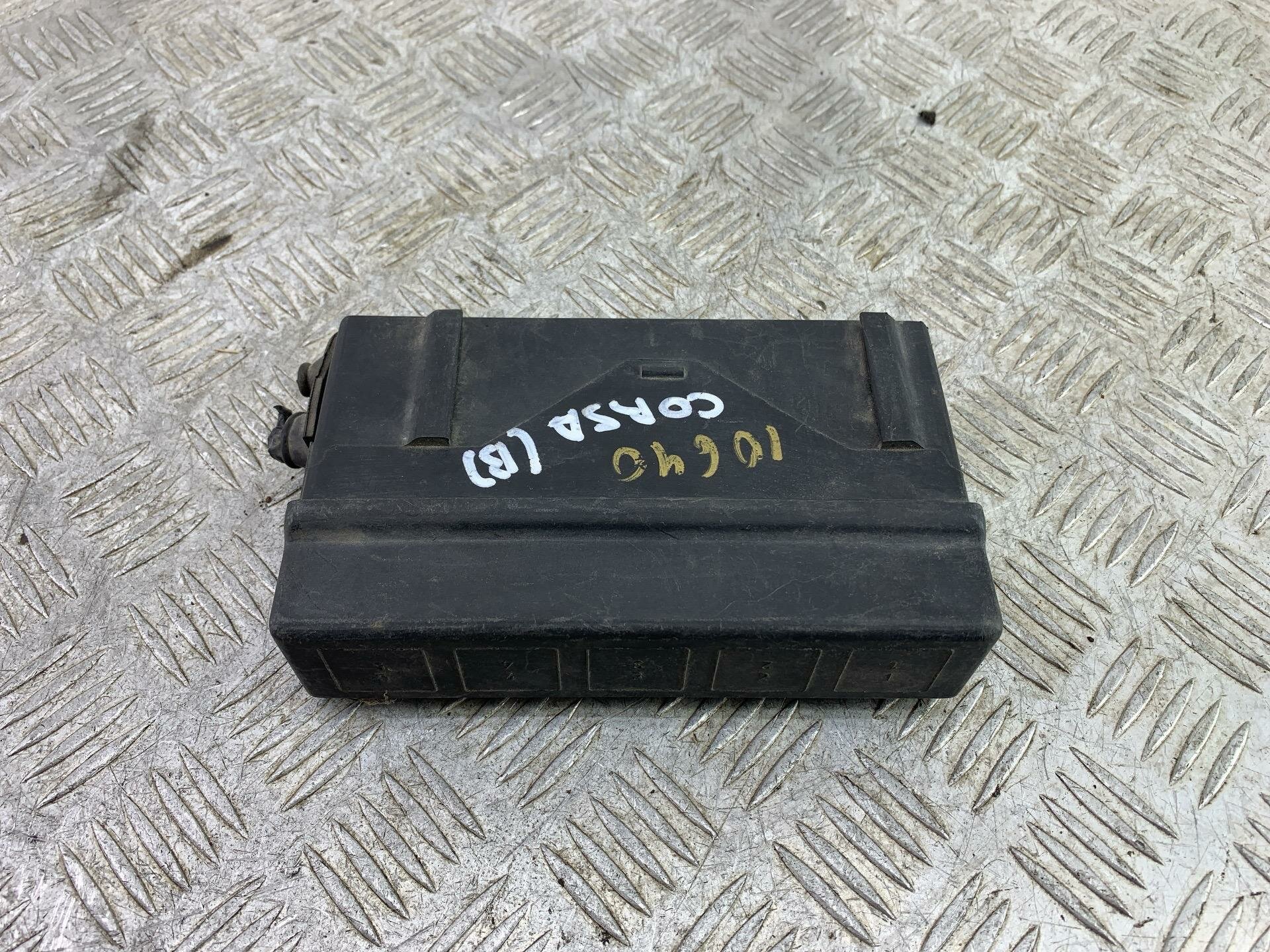 Блок реле Opel Corsa B 1997 90560473