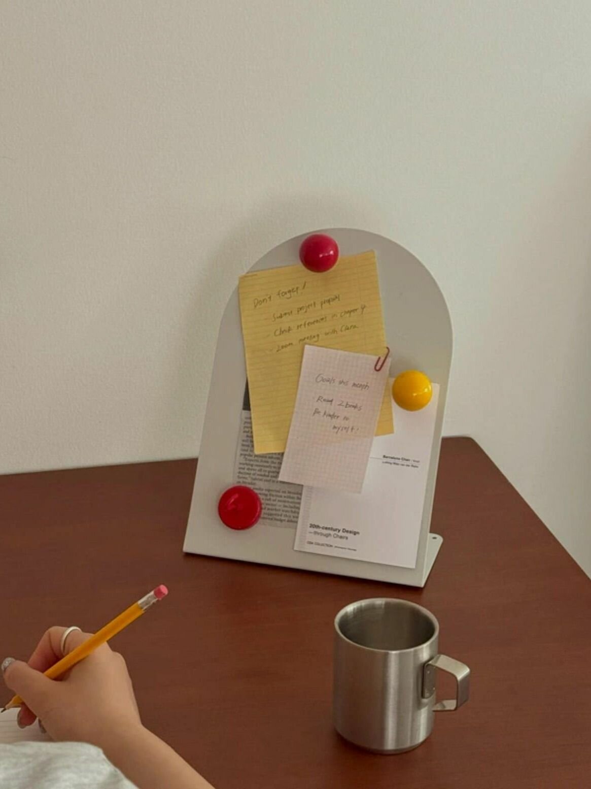 Настольная магнитная доска объявлений