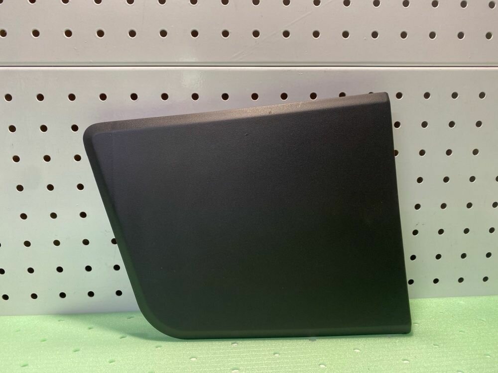 Заглушка решетки радиатора правая VOLVO FM13 верхняя (вольво ФМ13)