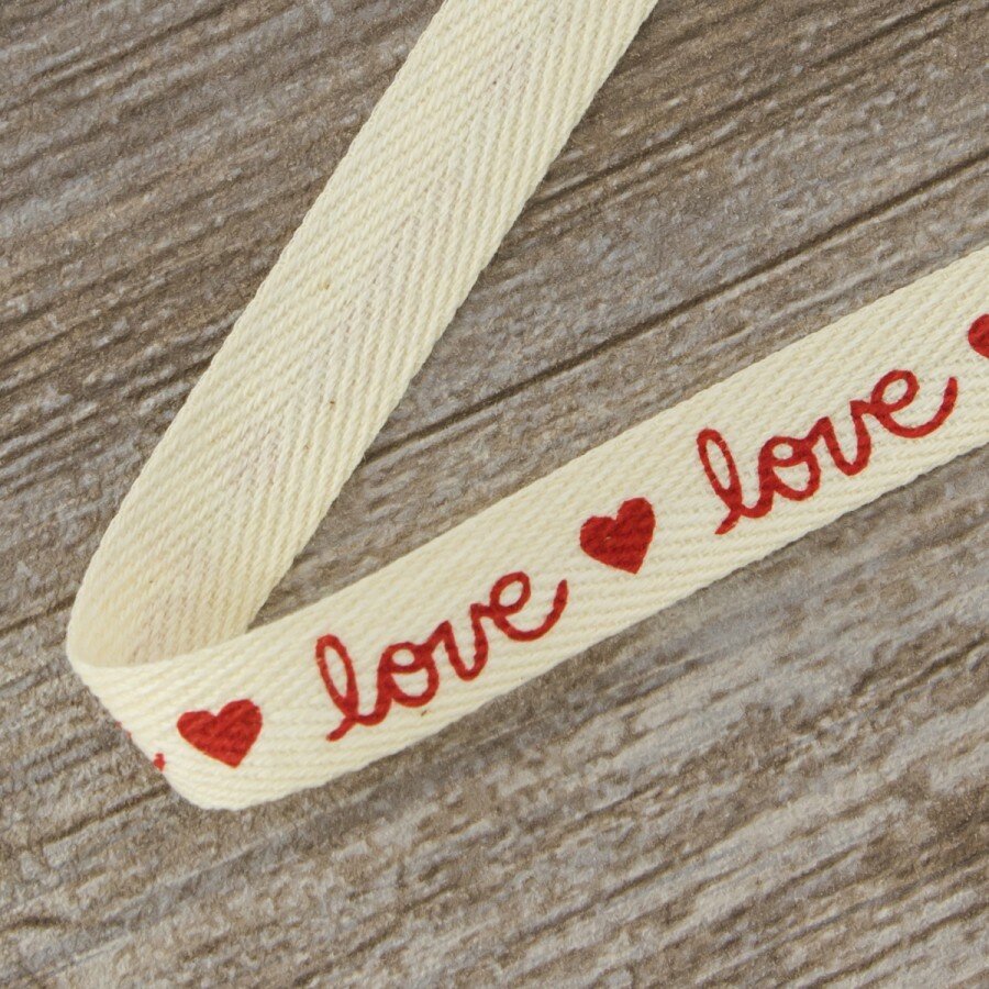 Лента хлопковая на картонной мини-катушке Love & Hearts 5 м красный HEMLINE VR15.074