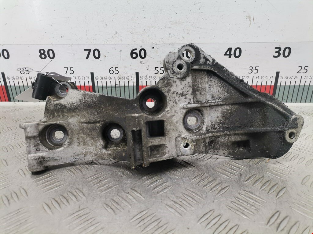 Кронштейн генератора Renault Megane 2 8200365097 арт. 2219446