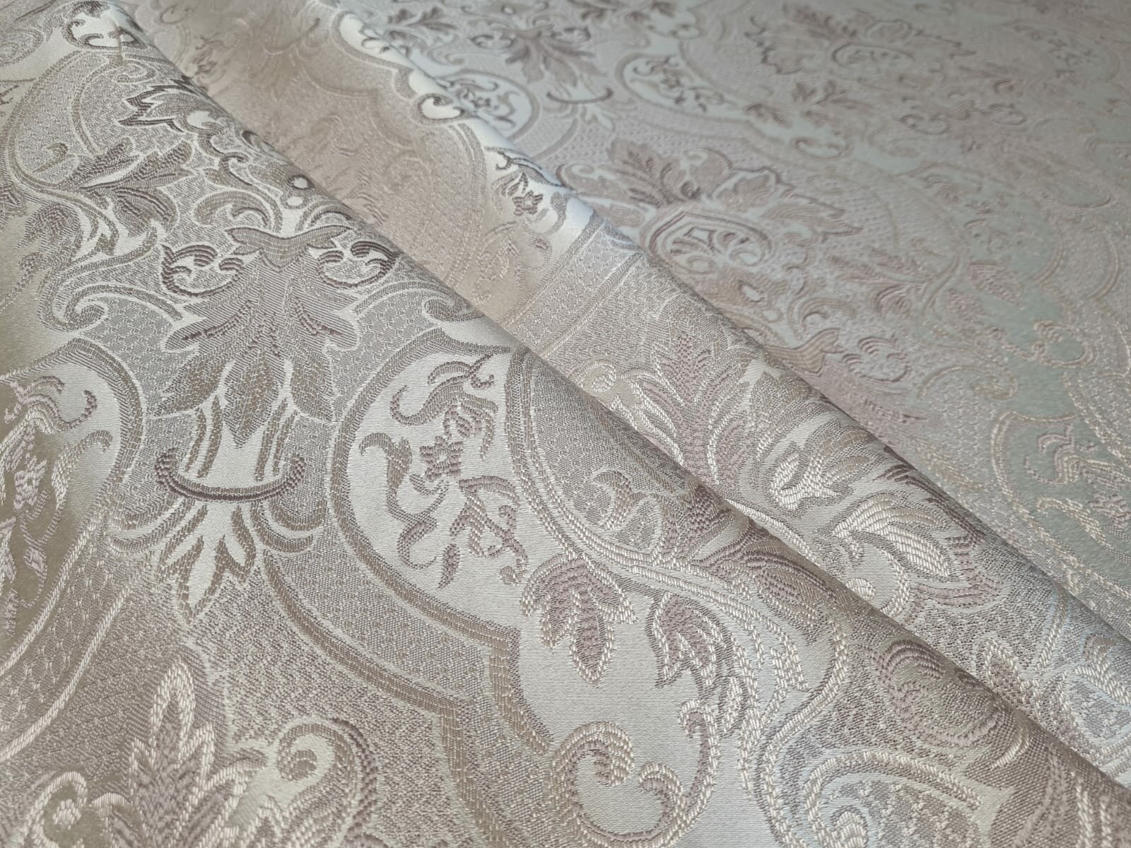 Мебельный жаккард "Roma Lona" для обивки, перетяжки, реставрации и ремонта диванов, кресел, стульев. Любой метраж единым отрезом при оформлении покупки в одном заказе