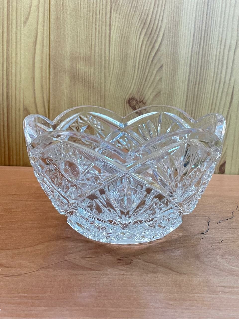 Салатник винтажный с фигурным краем и резным геометрическим декором, хрусталь, алмазная грань, СССР, 1970-1990 гг.