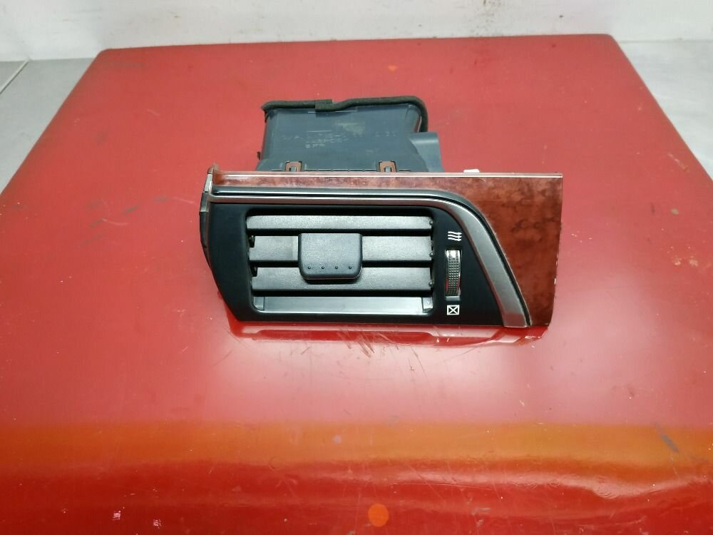 Дефлектор обдува левый Camry 50 5565033182C1